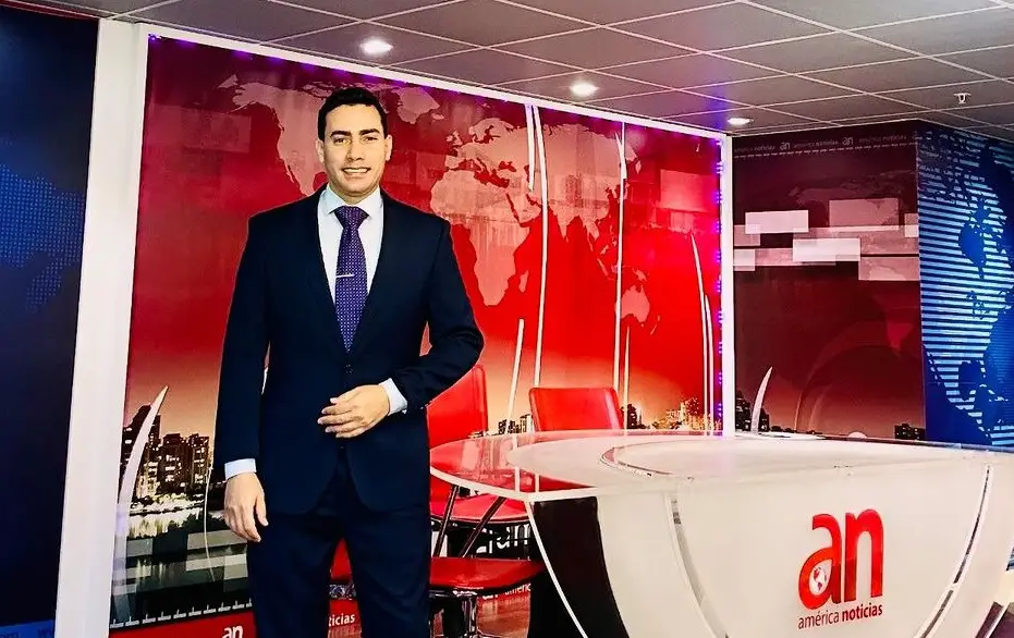 Periodista Mario Pentón recibe a su hermano en Estados Unidos gracias ...