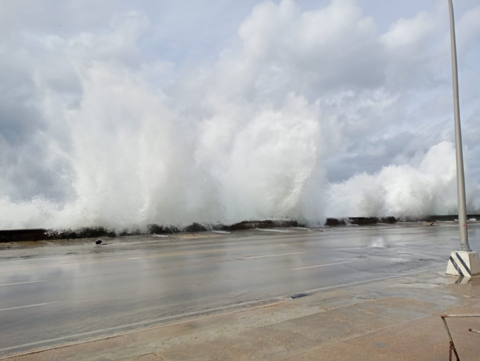 Cercanía del huracán Milton al norte occidental de Cuba provoca ...