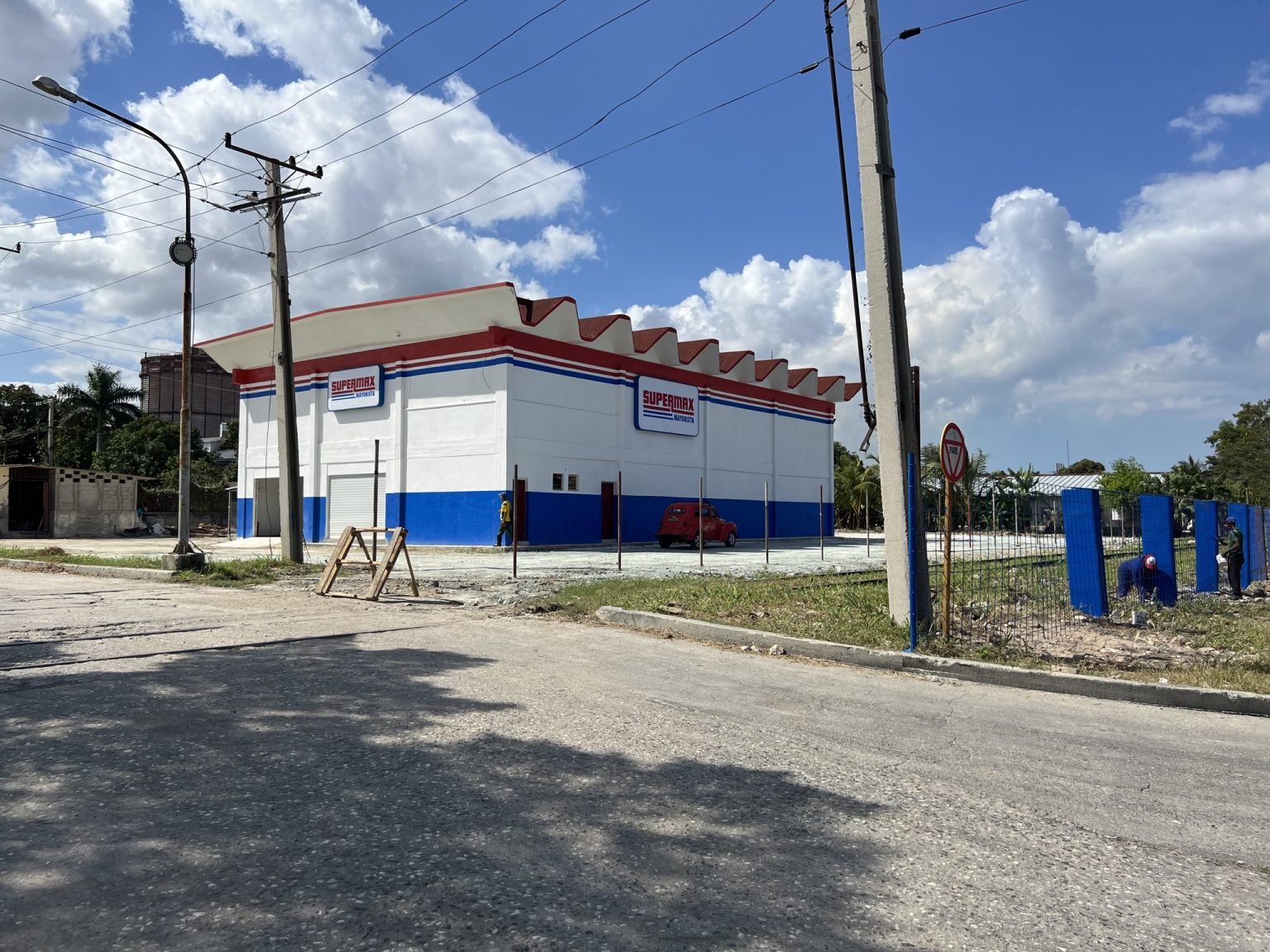 SuperMax, la misteriosa cadena de mercados mayoristas en dólares que ...