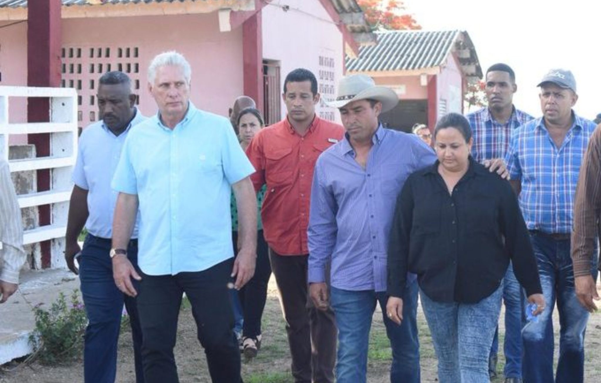 Díaz-Canel visita Guáimaro y se lo encuentra todo pintadito y recogido ...